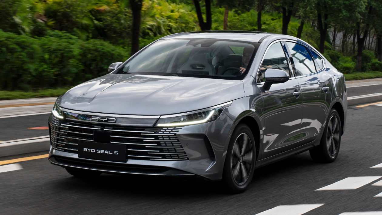 New BYD Seal 5 DM-i 2024 review: plug-in hybrid saloon is understated but also underwhelming ...
